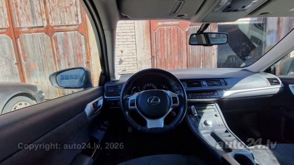 Grey Lexus CT 2013 in Tallinn, with an engine capacity of 1.80 L and mileage of 114 thousand km for 8999 €, photo 7 on AUTOMOTO.COM.LV