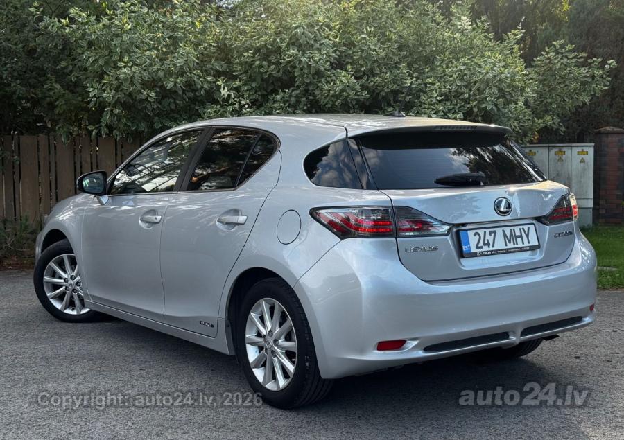 Pelēks Lexus CT 2013 Tallina, ar dzinēja tilpumu 1.80 L un nobraukumu 158 tūkst. km par 8700 €, foto 7 vietnē AUTOMOTO.COM.LV