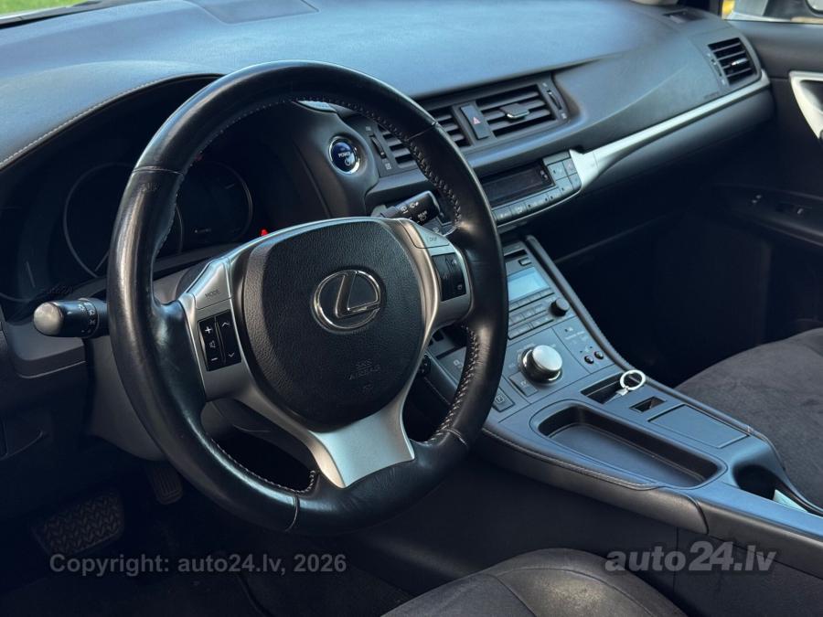 Pelēks Lexus CT 2013 Tallina, ar dzinēja tilpumu 1.80 L un nobraukumu 158 tūkst. km par 8700 €, foto 12 vietnē AUTOMOTO.COM.LV
