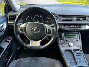 Pelēks Lexus CT 2013 Tallina, ar dzinēja tilpumu 1.80 L un nobraukumu 158 tūkst. km par 8700 €, foto 14 vietnē AUTOMOTO.COM.LV