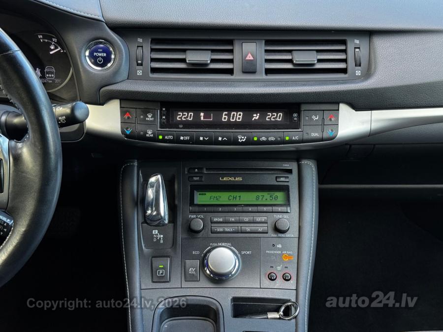 Pelēks Lexus CT 2013 Tallina, ar dzinēja tilpumu 1.80 L un nobraukumu 158 tūkst. km par 8700 €, foto 15 vietnē AUTOMOTO.COM.LV