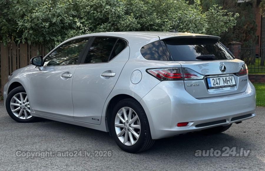 Grey Lexus CT 2013 in Tallinn, with an engine capacity of 1.80 L and mileage of 158 thousand km for 8500 €, photo 6 on AUTOMOTO.COM.LV