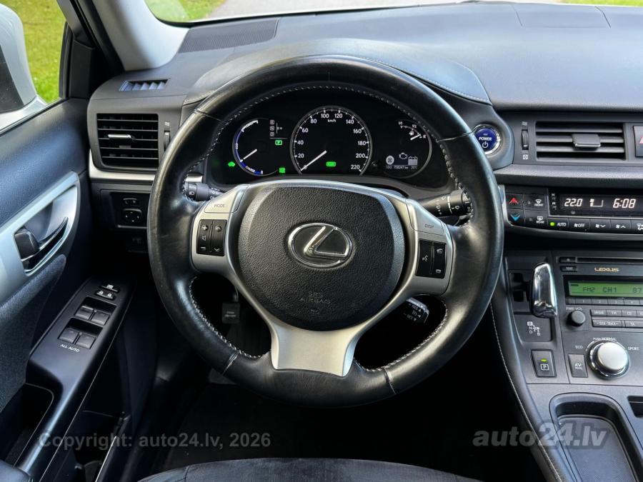 Grey Lexus CT 2013 in Tallinn, with an engine capacity of 1.80 L and mileage of 158 thousand km for 8500 €, photo 8 on AUTOMOTO.COM.LV