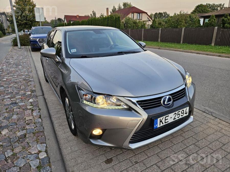 Grey Lexus CT 2015 in Riga, with an engine capacity of 1.80 L and mileage of 107 thousand km for 12200 €, photo 1 on AUTOMOTO.COM.LV