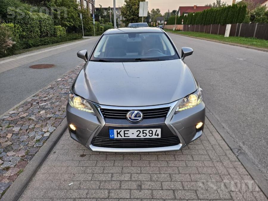 Grey Lexus CT 2015 in Riga, with an engine capacity of 1.80 L and mileage of 107 thousand km for 12200 €, photo 9 on AUTOMOTO.COM.LV