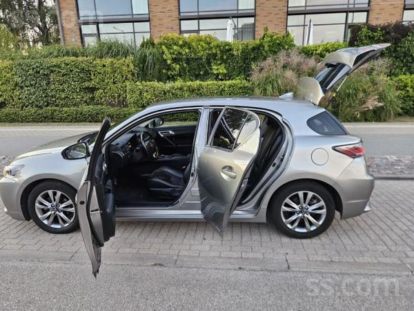 Pelēks Lexus CT 2015 Rīga, ar dzinēja tilpumu 1.80 L un nobraukumu 107 tūkst. km par 12200 €, foto 10 vietnē AUTOMOTO.COM.LV