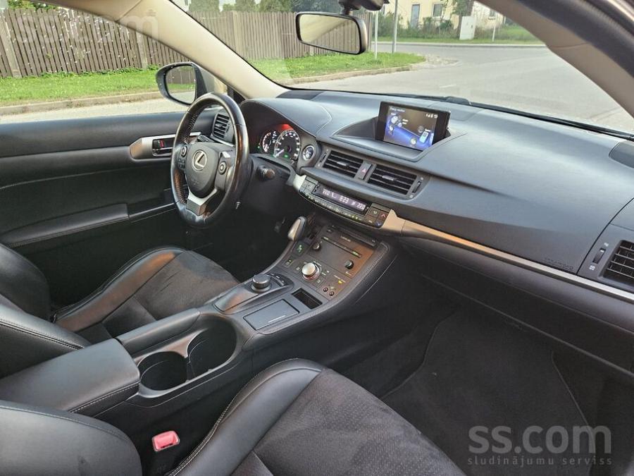 Grey Lexus CT 2015 in Riga, with an engine capacity of 1.80 L and mileage of 107 thousand km for 12200 €, photo 14 on AUTOMOTO.COM.LV