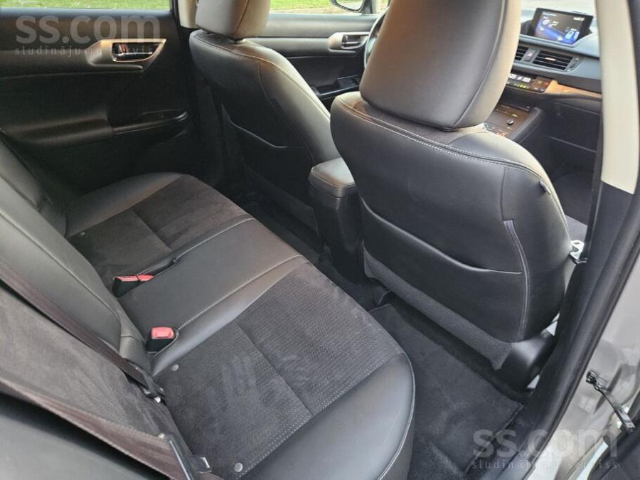 Grey Lexus CT 2015 in Riga, with an engine capacity of 1.80 L and mileage of 107 thousand km for 12200 €, photo 15 on AUTOMOTO.COM.LV