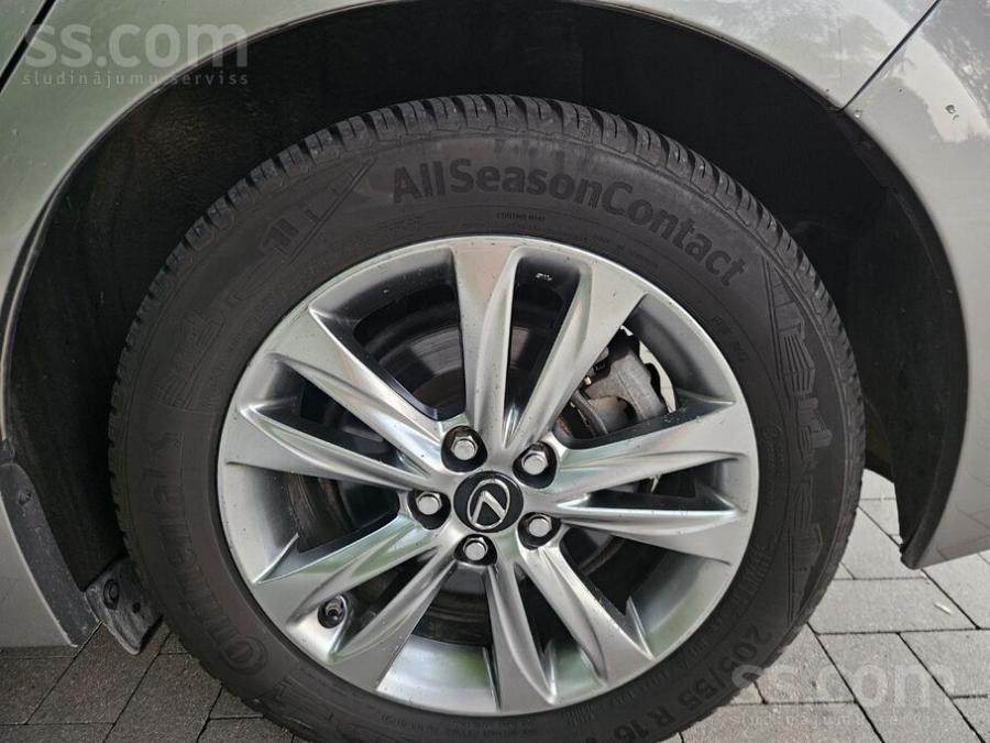 Grey Lexus CT 2015 in Riga, with an engine capacity of 1.80 L and mileage of 107 thousand km for 12200 €, photo 17 on AUTOMOTO.COM.LV
