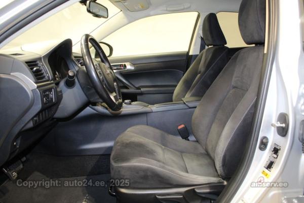Pelēks Lexus CT 2016 Tallina, ar dzinēja tilpumu 1.80 L un nobraukumu 167 tūkst. km par 13490 €, foto 11 vietnē AUTOMOTO.COM.LV