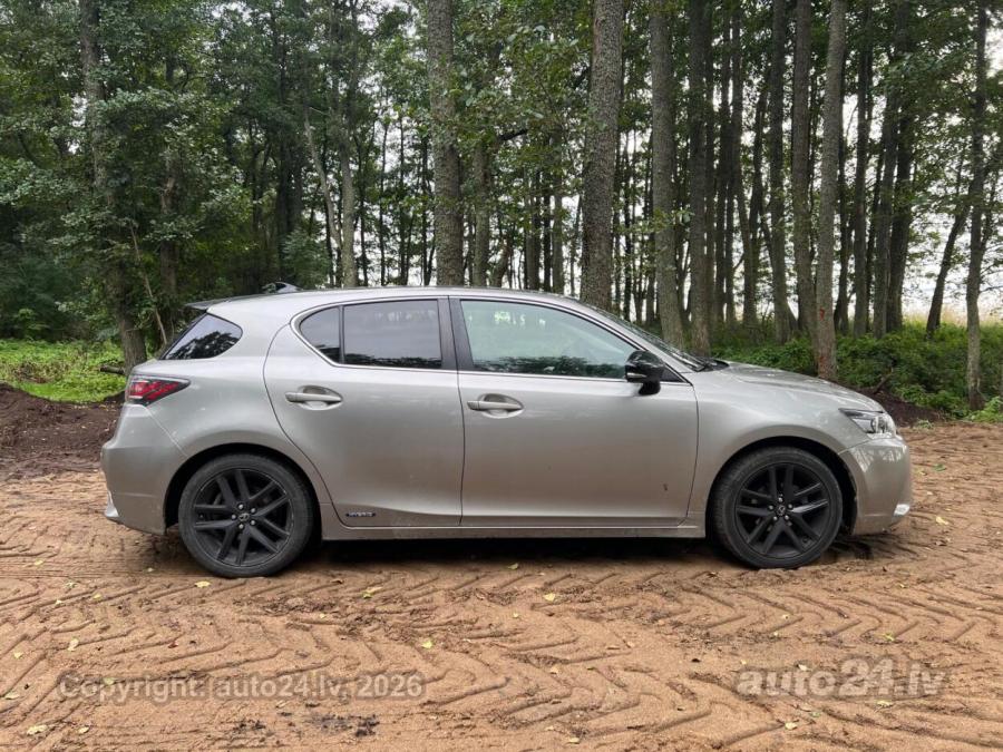 Pelēks Lexus CT 2016 Tallina, ar dzinēja tilpumu 1.80 L un nobraukumu 171 tūkst. km par 14900 €, foto 4 vietnē AUTOMOTO.COM.LV