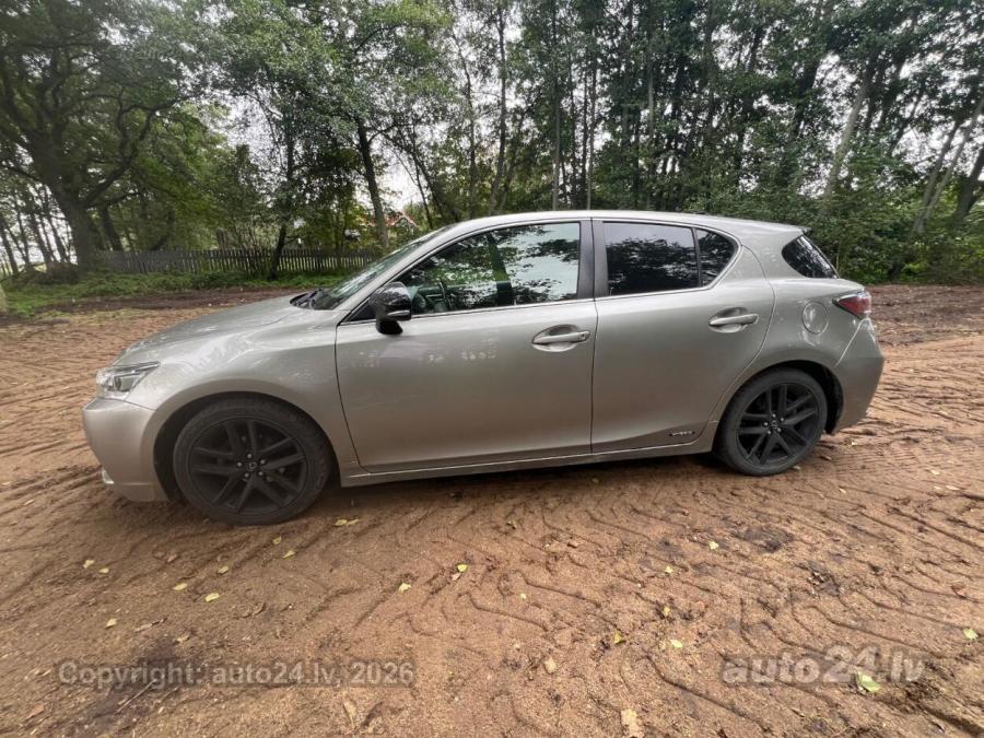 Pelēks Lexus CT 2016 Tallina, ar dzinēja tilpumu 1.80 L un nobraukumu 171 tūkst. km par 14900 €, foto 5 vietnē AUTOMOTO.COM.LV