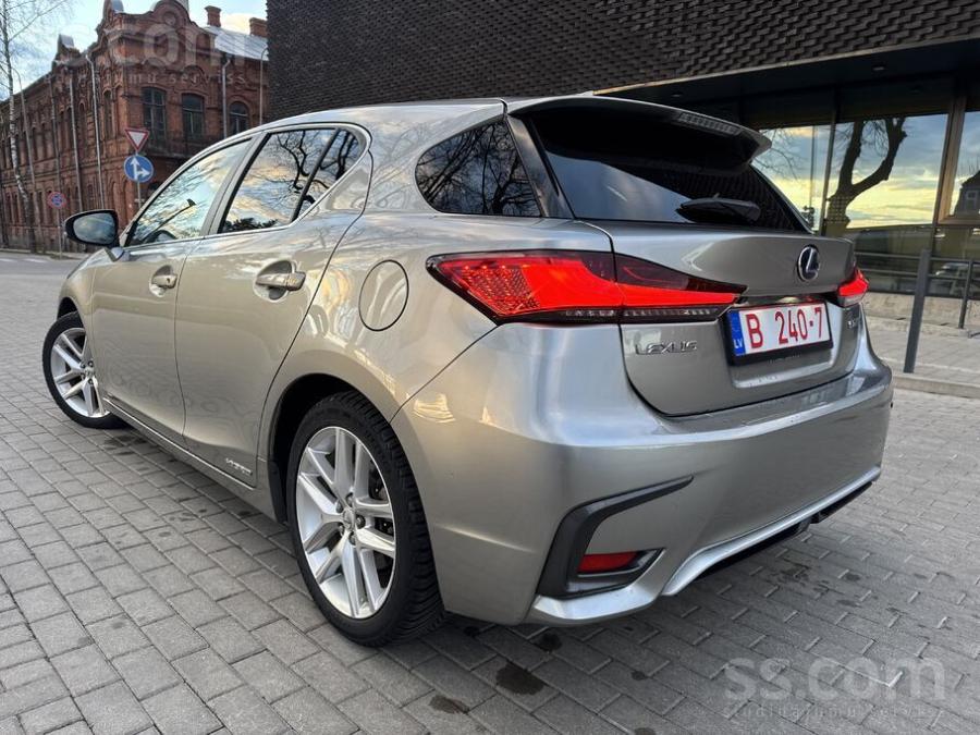 Grey Lexus CT 2018 in Daugavpils, with an engine capacity of 1.80 L and mileage of 187 thousand km for 16390 €, photo 3 on AUTOMOTO.COM.LV