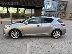 Grey Lexus CT 2018 in Daugavpils, with an engine capacity of 1.80 L and mileage of 187 thousand km for 16390 €, photo 7 on AUTOMOTO.COM.LV