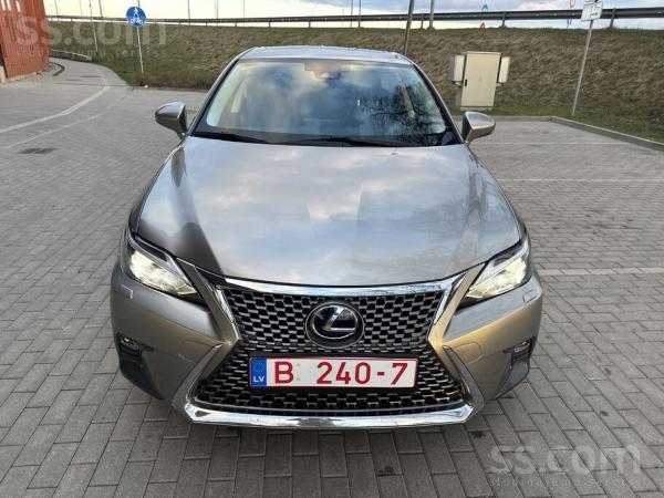 Grey Lexus CT 2018 in Daugavpils, with an engine capacity of 1.80 L and mileage of 187 thousand km for 16390 €, photo 7 on AUTOMOTO.COM.LV