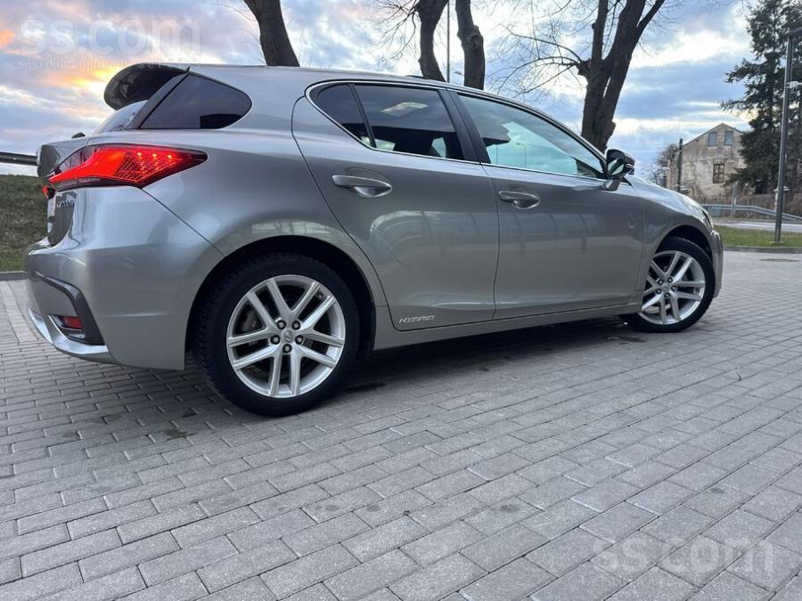 Grey Lexus CT 2018 in Daugavpils, with an engine capacity of 1.80 L and mileage of 187 thousand km for 16390 €, photo 12 on AUTOMOTO.COM.LV