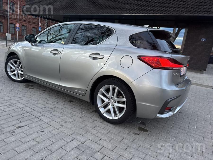 Grey Lexus CT 2018 in Daugavpils, with an engine capacity of 1.80 L and mileage of 187 thousand km for 16390 €, photo 13 on AUTOMOTO.COM.LV