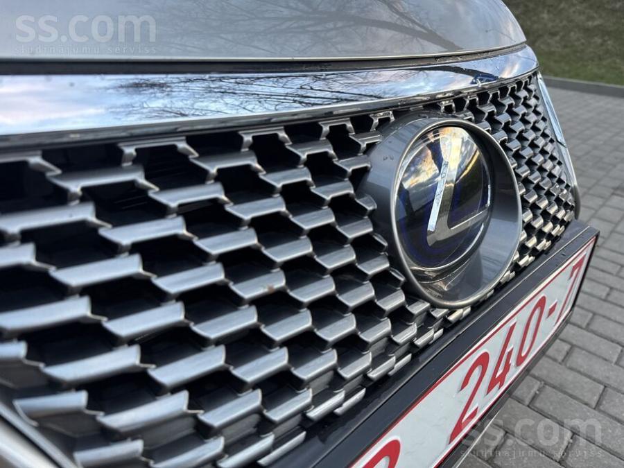 Grey Lexus CT 2018 in Daugavpils, with an engine capacity of 1.80 L and mileage of 187 thousand km for 16390 €, photo 17 on AUTOMOTO.COM.LV