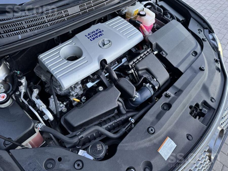 Grey Lexus CT 2018 in Daugavpils, with an engine capacity of 1.80 L and mileage of 187 thousand km for 16390 €, photo 22 on AUTOMOTO.COM.LV