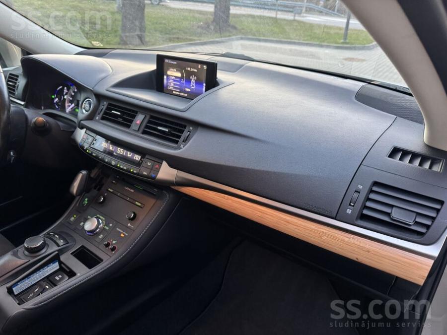 Grey Lexus CT 2018 in Daugavpils, with an engine capacity of 1.80 L and mileage of 187 thousand km for 16390 €, photo 29 on AUTOMOTO.COM.LV