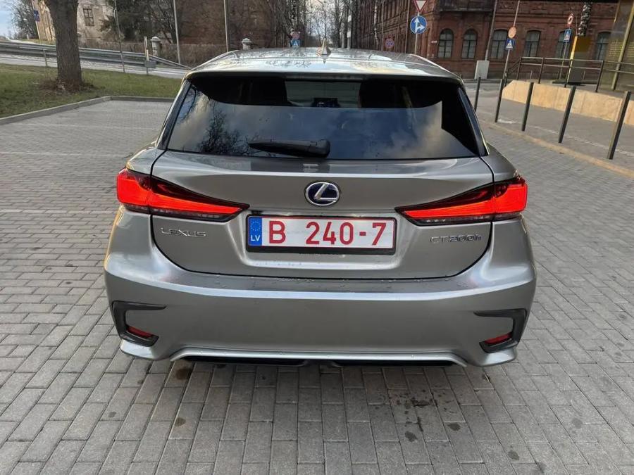 Grey Lexus CT 2018 in Daugavpils, with an engine capacity of 1.80 L and mileage of 187 thousand km for 15000 €, photo 5 on AUTOMOTO.COM.LV