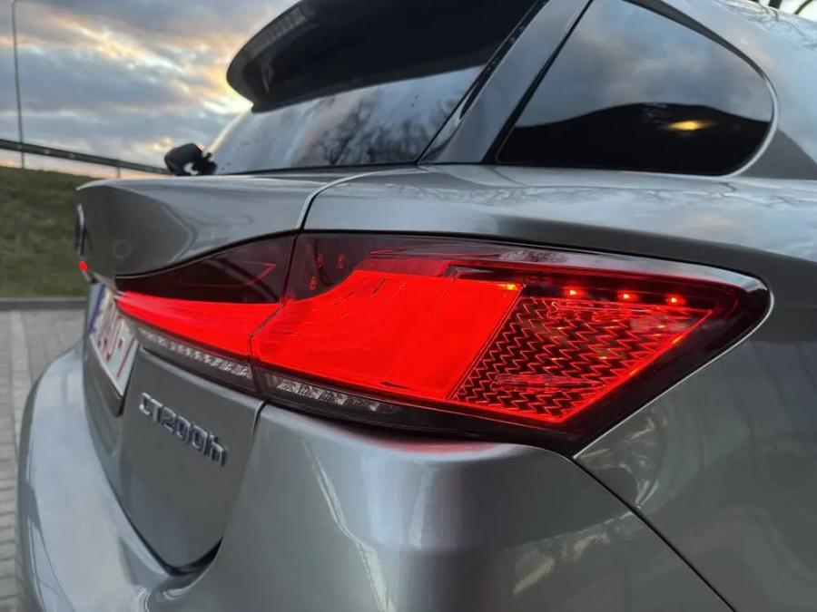 Grey Lexus CT 2018 in Daugavpils, with an engine capacity of 1.80 L and mileage of 187 thousand km for 15000 €, photo 12 on AUTOMOTO.COM.LV