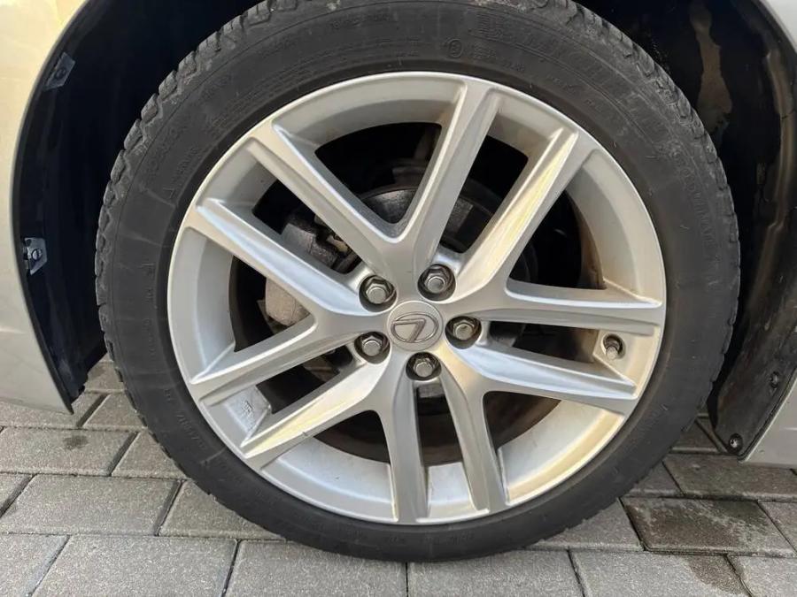 Grey Lexus CT 2018 in Daugavpils, with an engine capacity of 1.80 L and mileage of 187 thousand km for 15000 €, photo 14 on AUTOMOTO.COM.LV