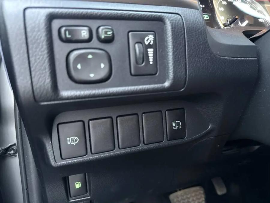 Grey Lexus CT 2018 in Daugavpils, with an engine capacity of 1.80 L and mileage of 187 thousand km for 15000 €, photo 16 on AUTOMOTO.COM.LV