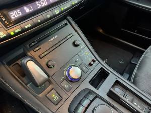 Grey Lexus CT 2018 in Daugavpils, with an engine capacity of 1.80 L and mileage of 187 thousand km for 15000 €, photo 19 on AUTOMOTO.COM.LV