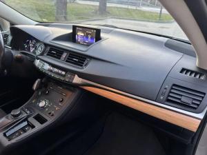 Grey Lexus CT 2018 in Daugavpils, with an engine capacity of 1.80 L and mileage of 187 thousand km for 15000 €, photo 23 on AUTOMOTO.COM.LV