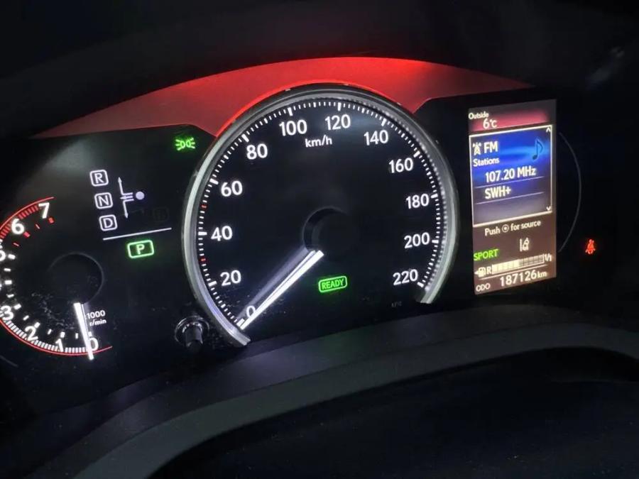 Grey Lexus CT 2018 in Daugavpils, with an engine capacity of 1.80 L and mileage of 187 thousand km for 15000 €, photo 24 on AUTOMOTO.COM.LV