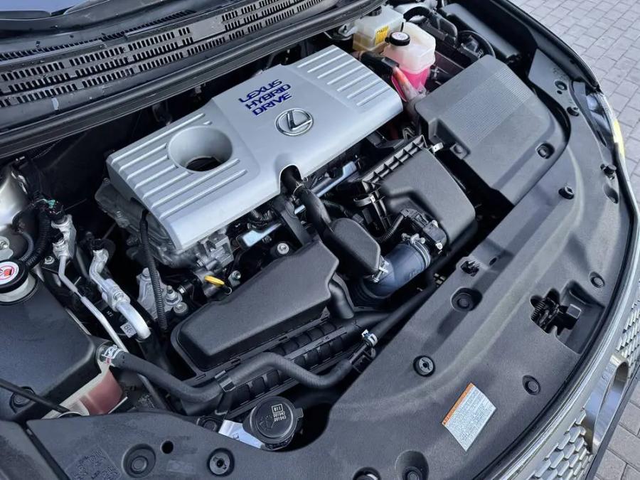 Grey Lexus CT 2018 in Daugavpils, with an engine capacity of 1.80 L and mileage of 187 thousand km for 15000 €, photo 27 on AUTOMOTO.COM.LV