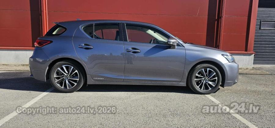 Pelēks Lexus CT 2020 Tallina, ar dzinēja tilpumu 1.80 L un nobraukumu 150 tūkst. km par 15800 €, foto 6 vietnē AUTOMOTO.COM.LV