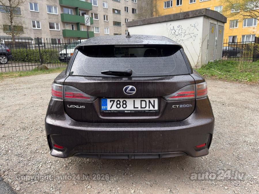 Lexus CT 2015 in Tallinn, with an engine capacity of 1.80 L and mileage of 173 thousand km for 12500 €, photo 4 on AUTOMOTO.COM.LV