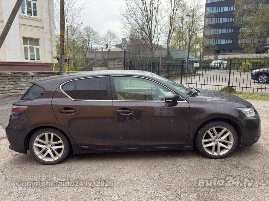 Lexus CT 2015 in Tallinn, with an engine capacity of 1.80 L and mileage of 173 thousand km for 12500 €, photo 5 on AUTOMOTO.COM.LV