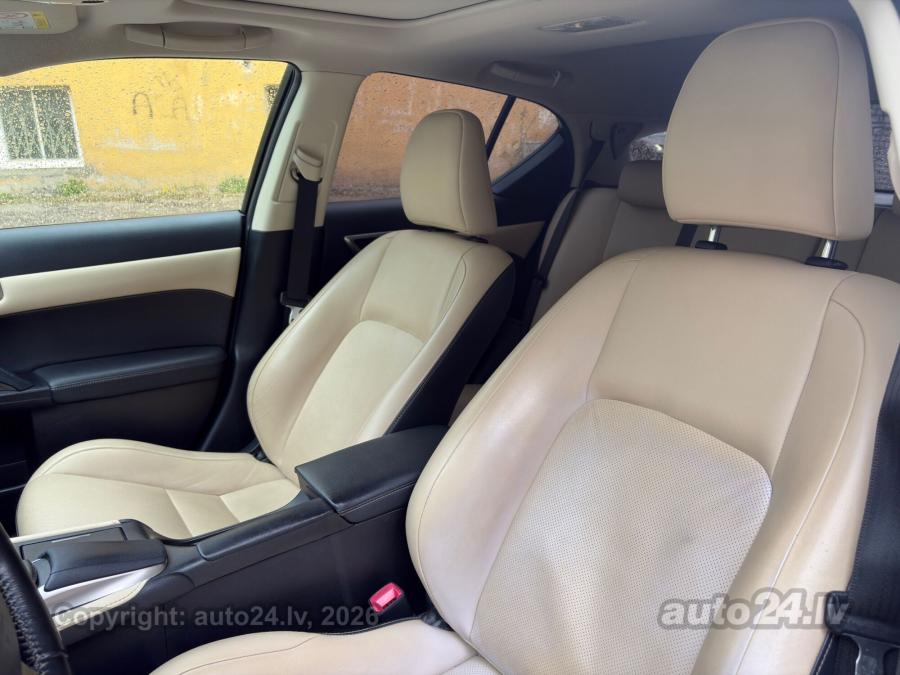Lexus CT 2015 in Tallinn, with an engine capacity of 1.80 L and mileage of 173 thousand km for 12500 €, photo 9 on AUTOMOTO.COM.LV