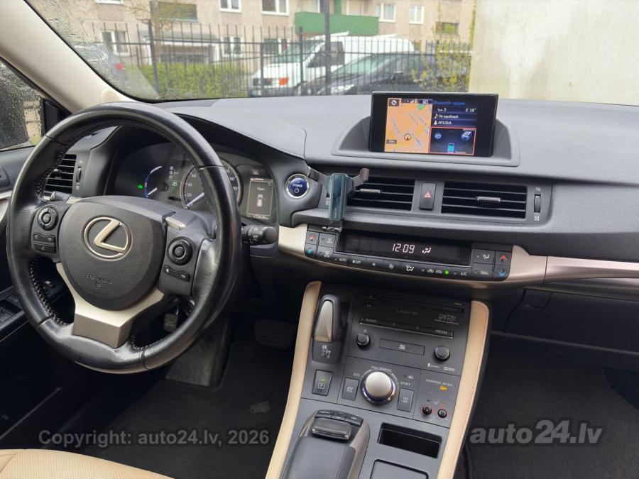 Lexus CT 2015 in Tallinn, with an engine capacity of 1.80 L and mileage of 173 thousand km for 12500 €, photo 12 on AUTOMOTO.COM.LV