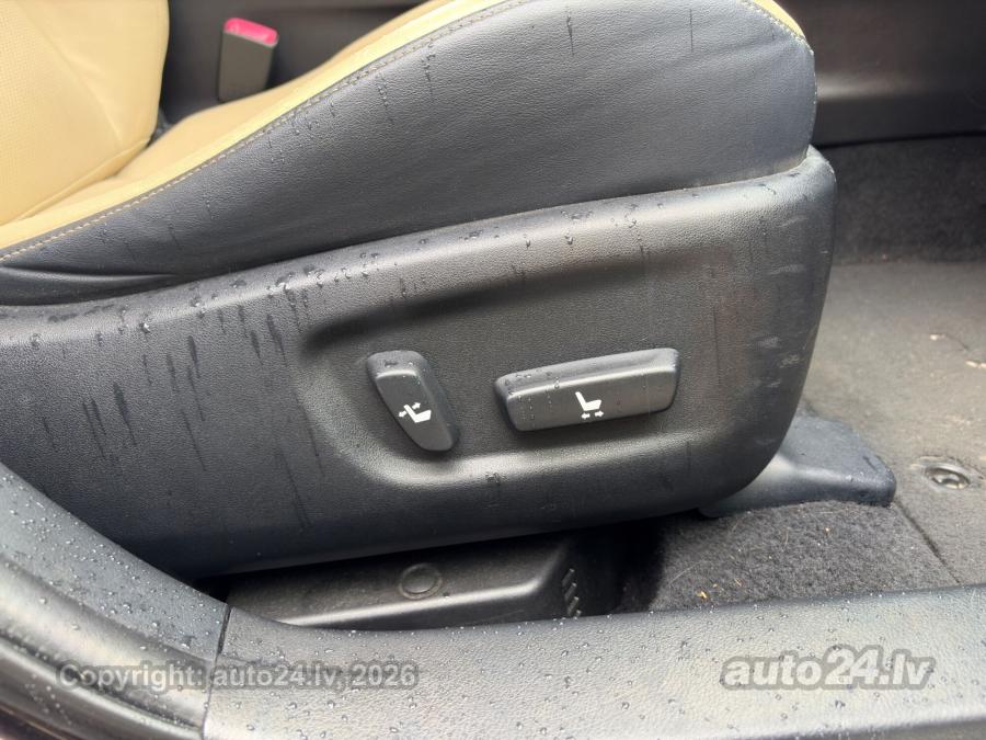 Lexus CT 2015 in Tallinn, with an engine capacity of 1.80 L and mileage of 173 thousand km for 12500 €, photo 22 on AUTOMOTO.COM.LV