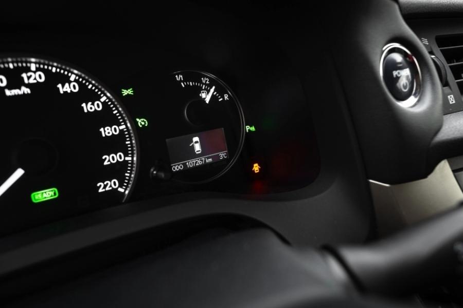 Lexus CT 2016 in Riga, with an engine capacity of 1.80 L and mileage of 107 thousand km for 13990 €, photo 4 on AUTOMOTO.COM.LV
