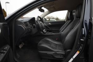 Lexus CT 2016 in Riga, with an engine capacity of 1.80 L and mileage of 107 thousand km for 13990 €, photo 9 on AUTOMOTO.COM.LV