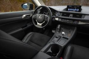 Lexus CT 2016 in Riga, with an engine capacity of 1.80 L and mileage of 107 thousand km for 13990 €, photo 12 on AUTOMOTO.COM.LV