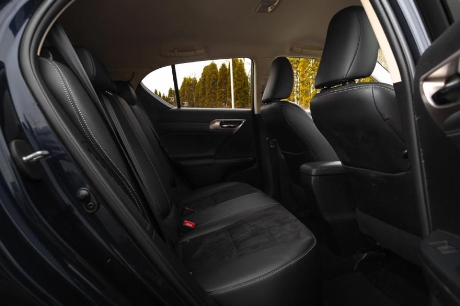 Lexus CT 2016 in Riga, with an engine capacity of 1.80 L and mileage of 107 thousand km for 13990 €, photo 13 on AUTOMOTO.COM.LV