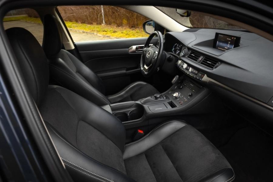 Lexus CT 2016 in Riga, with an engine capacity of 1.80 L and mileage of 107 thousand km for 13990 €, photo 14 on AUTOMOTO.COM.LV