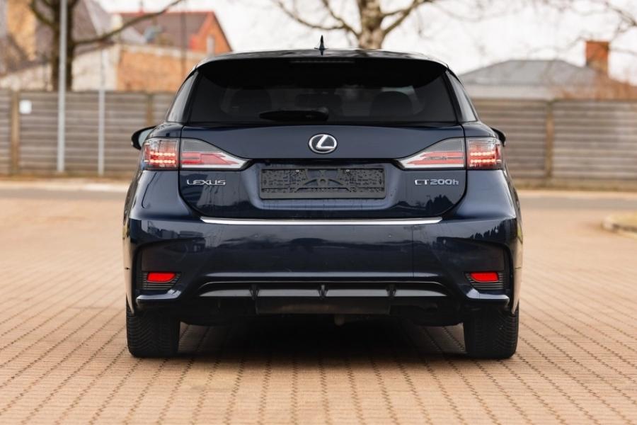 Lexus CT 2016 in Riga, with an engine capacity of 1.80 L and mileage of 107 thousand km for 13990 €, photo 17 on AUTOMOTO.COM.LV