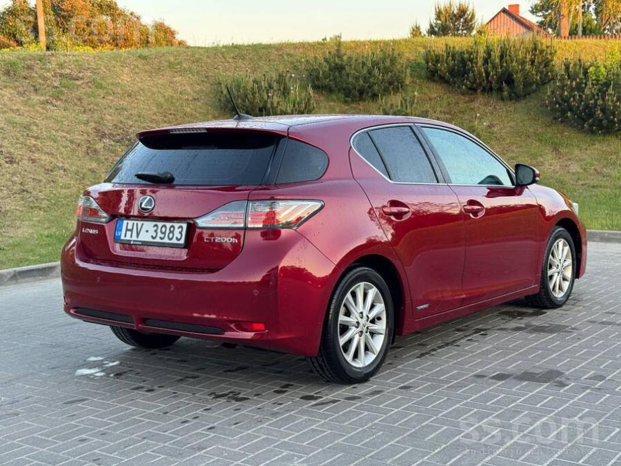 Sarkans Lexus CT 2012 Rīga, ar dzinēja tilpumu 1.80 L un nobraukumu 250 tūkst. km par 8250 €, foto 3 vietnē AUTOMOTO.COM.LV