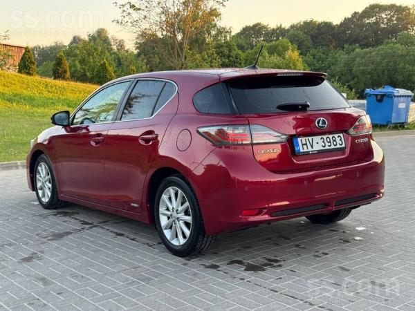 Red Lexus CT 2012 in Riga, with an engine capacity of 1.80 L and mileage of 250 thousand km for 8250 €, photo 3 on AUTOMOTO.COM.LV