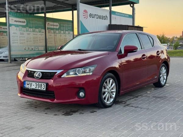 Red Lexus CT 2012 in Riga, with an engine capacity of 1.80 L and mileage of 250 thousand km for 8250 €, photo 4 on AUTOMOTO.COM.LV