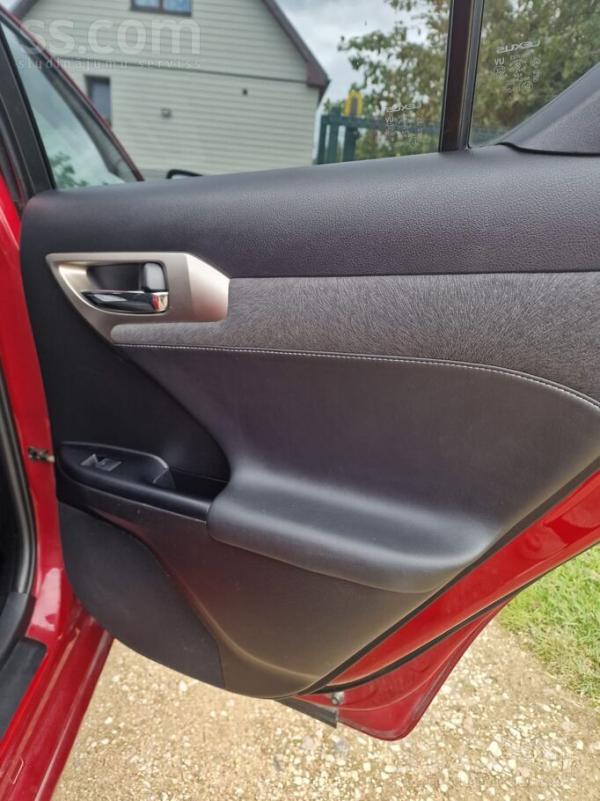 Sarkans Lexus CT 2014 Dobele, ar dzinēja tilpumu 1.80 L un nobraukumu 265 tūkst. km par 11500 €, foto 8 vietnē AUTOMOTO.COM.LV