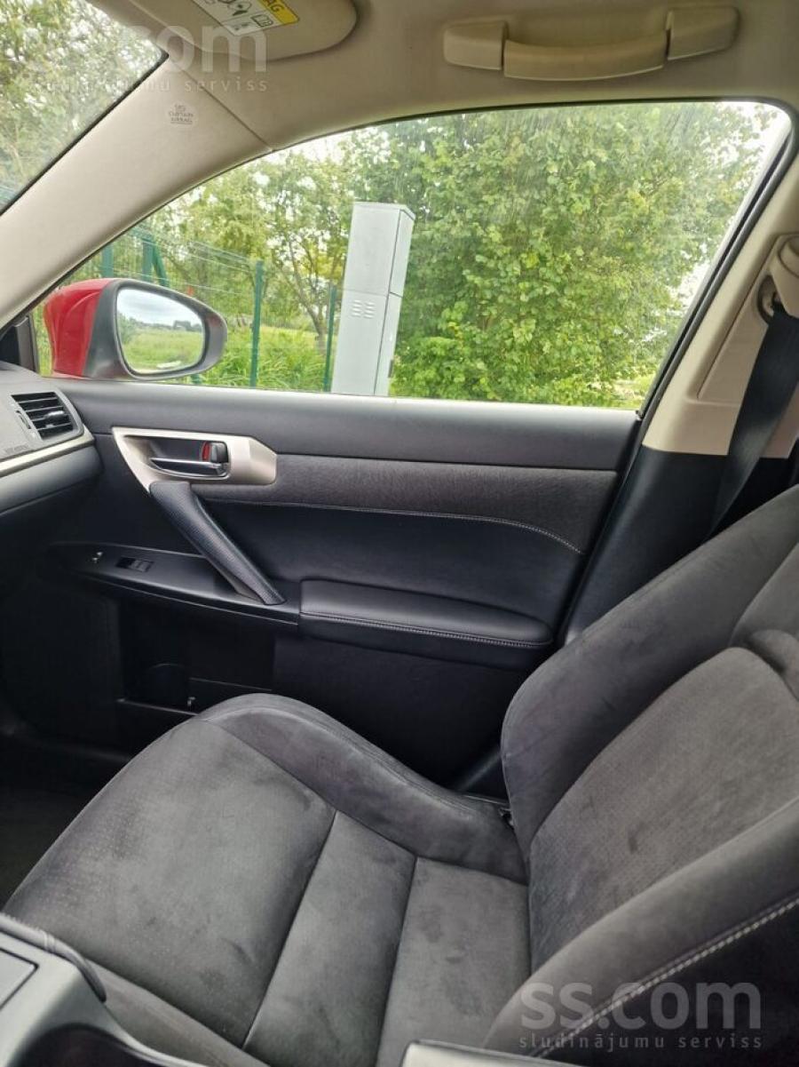 Sarkans Lexus CT 2014 Dobele, ar dzinēja tilpumu 1.80 L un nobraukumu 265 tūkst. km par 11500 €, foto 10 vietnē AUTOMOTO.COM.LV