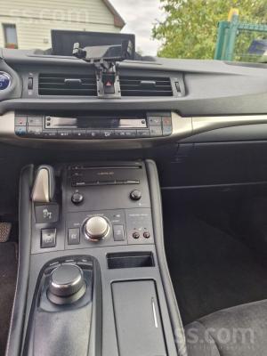 Sarkans Lexus CT 2014 Dobele, ar dzinēja tilpumu 1.80 L un nobraukumu 265 tūkst. km par 11500 €, foto 13 vietnē AUTOMOTO.COM.LV